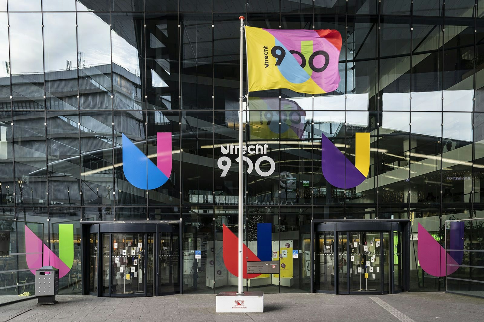 Dit jaar viert Utrecht 900ste verjaardag; burgemeester hijst vlag voor ... Dit jaar viert Utrecht 900ste verjaardag; burgemeester hijst vlag voor ...